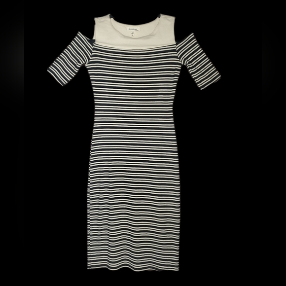Monteau | Dresses | Monteau Dress Like New | Poshmark